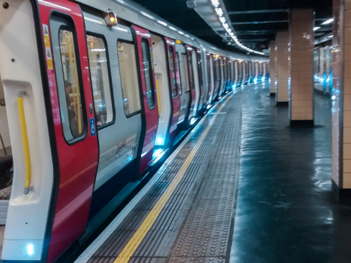 London's Piccadilly Line - Your Office Space Price Guide | Rubberdesk (UK)